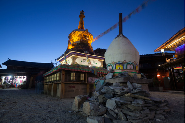 Hundred Chicken Temple Photo, Hundred Chicken Temple Photos, Diqing ...